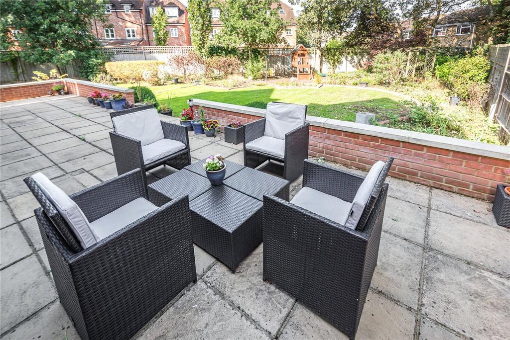 Longbourn, Windsor, Berkshire, SL4 6 bed detached house - £6,750 pcm (£ ...