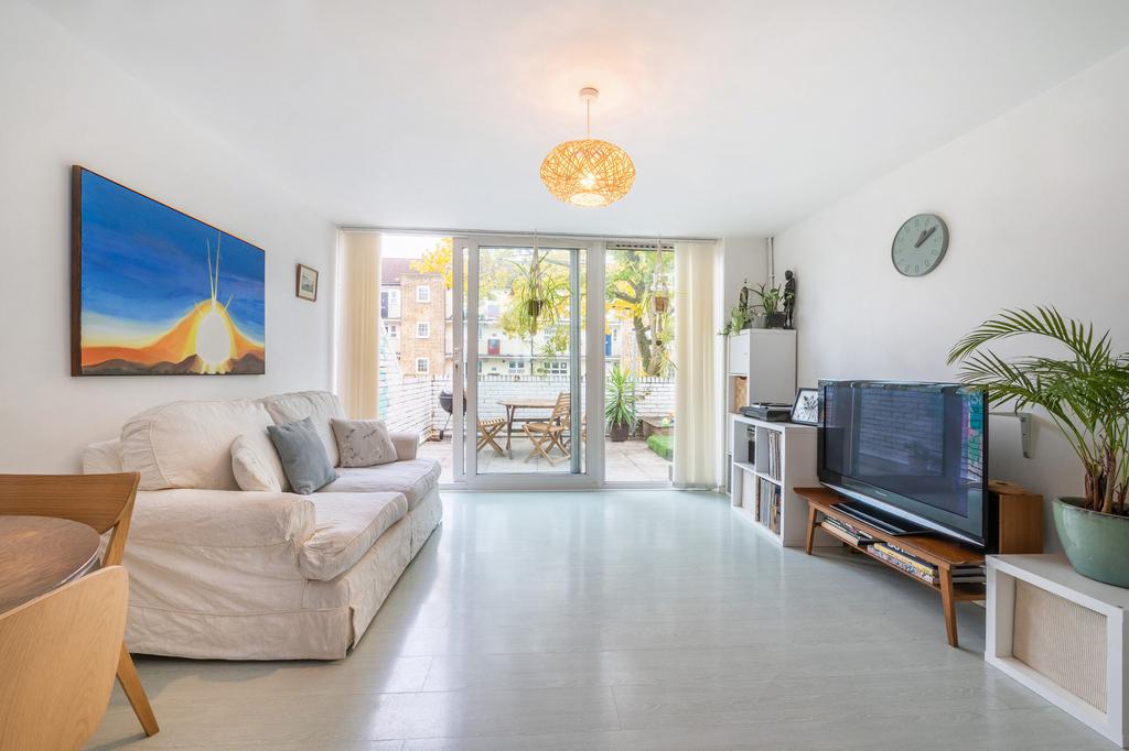 Coston Walk, London, SE4 3 bed terraced house - £2,500 pcm (£577 pw)