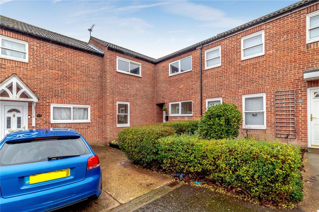Ladbrook Drive, Colchester, Essex, CO2 3 bed terraced house - £275,000