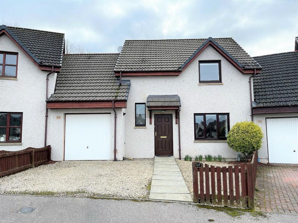 62 Knockomie Gardens 3 bed link detached house - £220,000