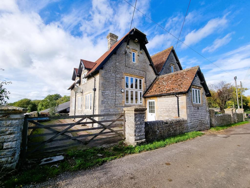 East Pennard BA4 3 bed end of terrace house - £1,050 pcm (£242 pw)
