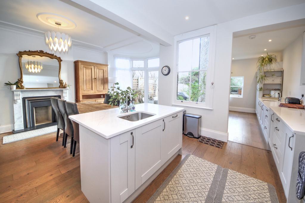 The Mall, London, N14 4 bed semi-detached house - £1,150,000