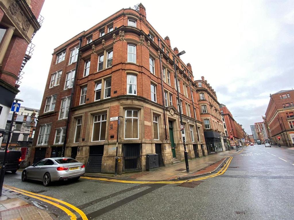 Kingsley House, 15 Newton Street... 1 bed flat - £925 pcm (£213 pw)