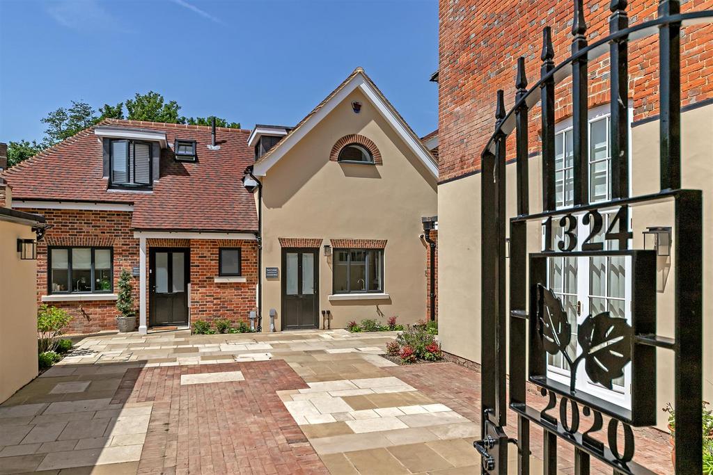 Codicote Road, Welwyn 2 bed detached house - £695,000