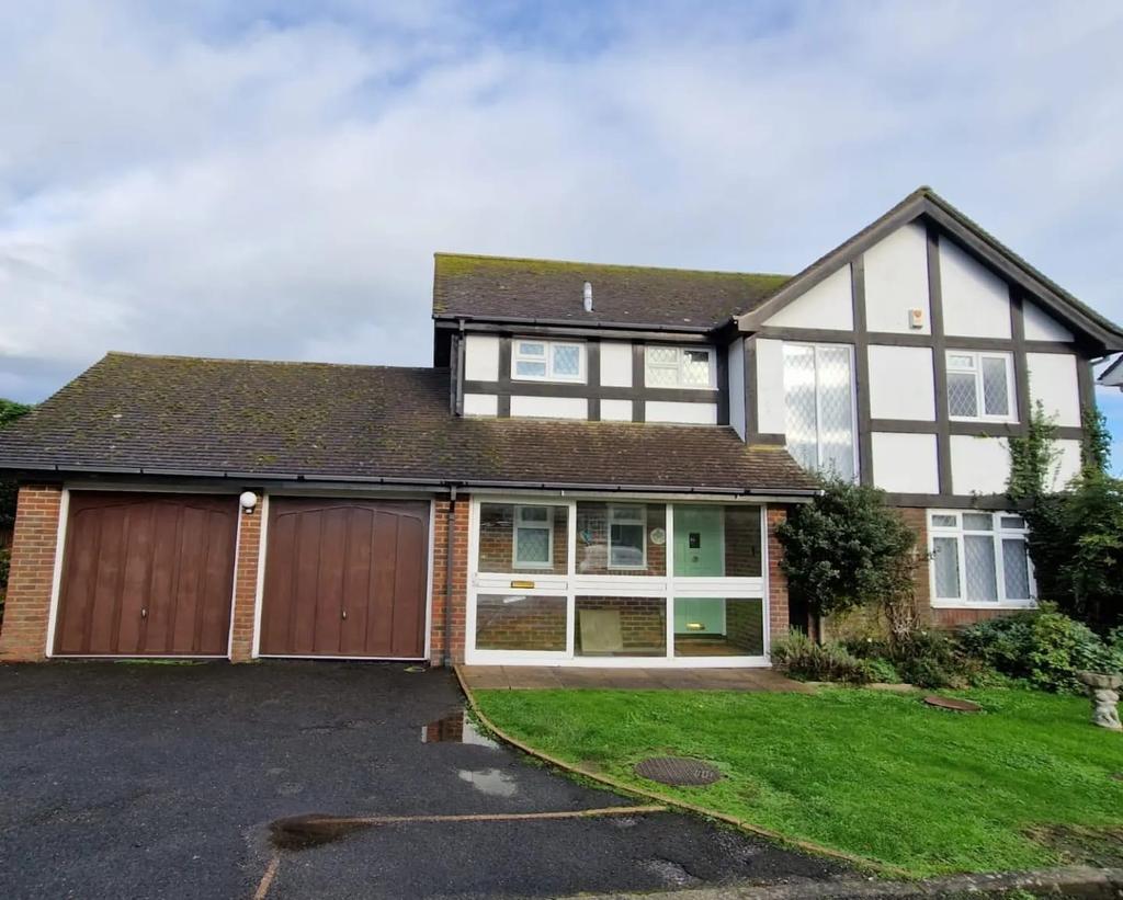 Wealden Park, Eastbourne BN22 3 bed detached house - £1,800 pcm (£415 pw)