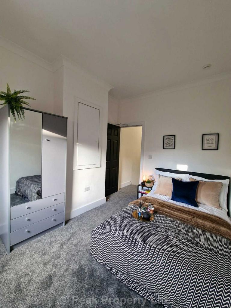 Colchester Road, Southend On Sea SS2 1 bed in a house share to rent - £ ...