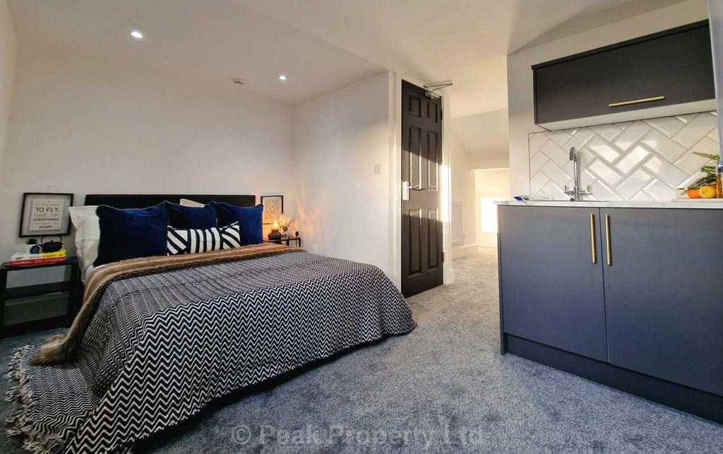 Colchester Road, Southend On Sea SS2 1 bed in a house share to rent - £ ...