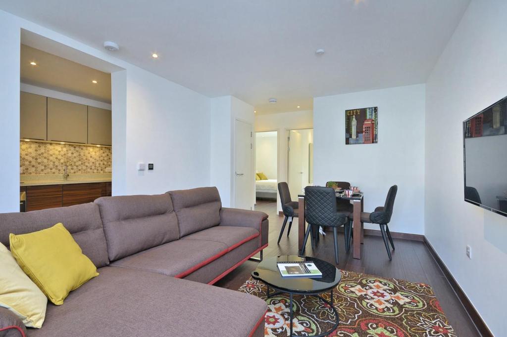 King Henry Terrace, Sovereign Court... 2 bed flat - £2,102 pcm (£485 pw)