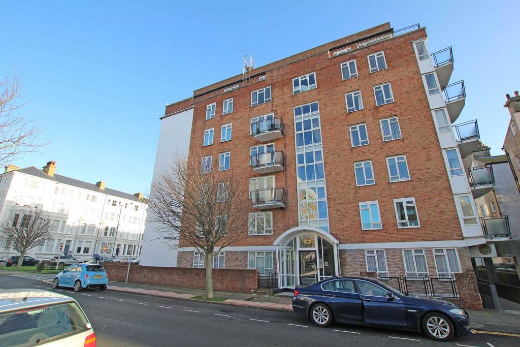 Howard Square, Eastbourne, BN21 4BH 1 bed flat - £170,000