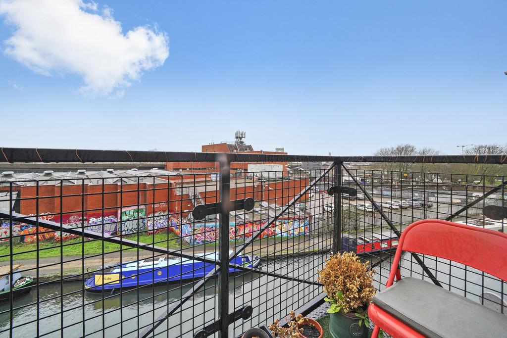 Grand Union Close, W9 2 bed flat - £2,500 pcm (£577 pw)