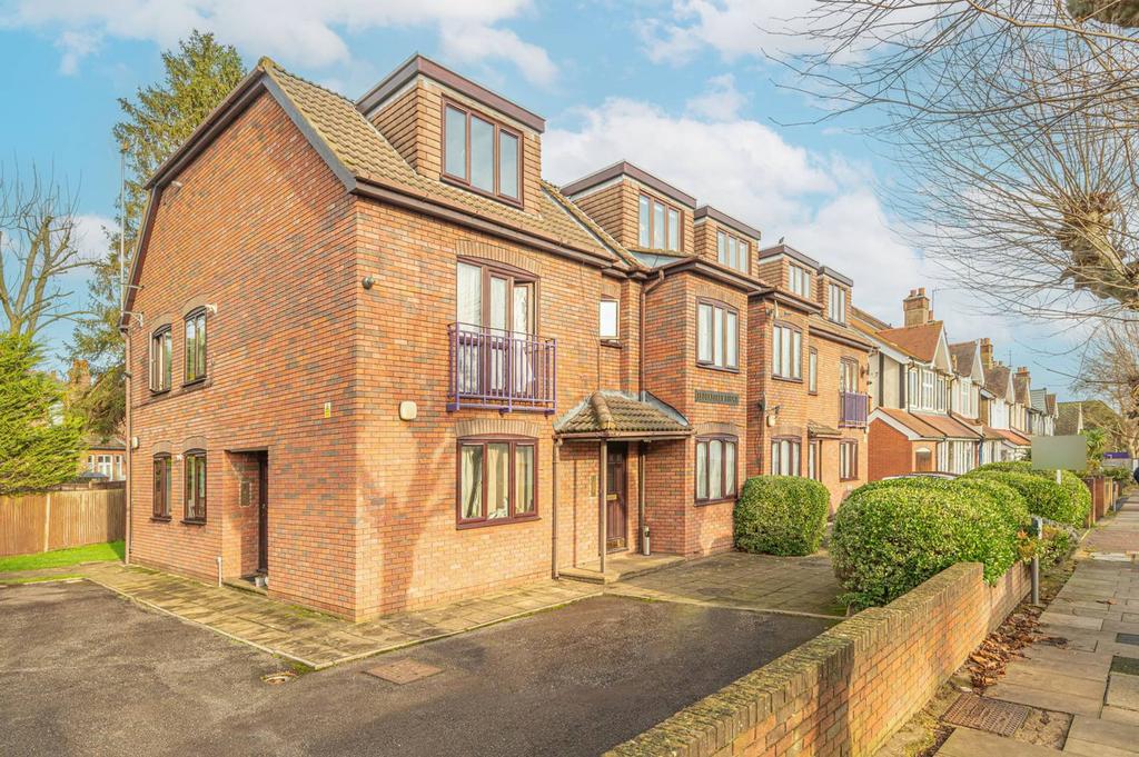 Christchurch Avenue, North Finchley... Studio - £325,000