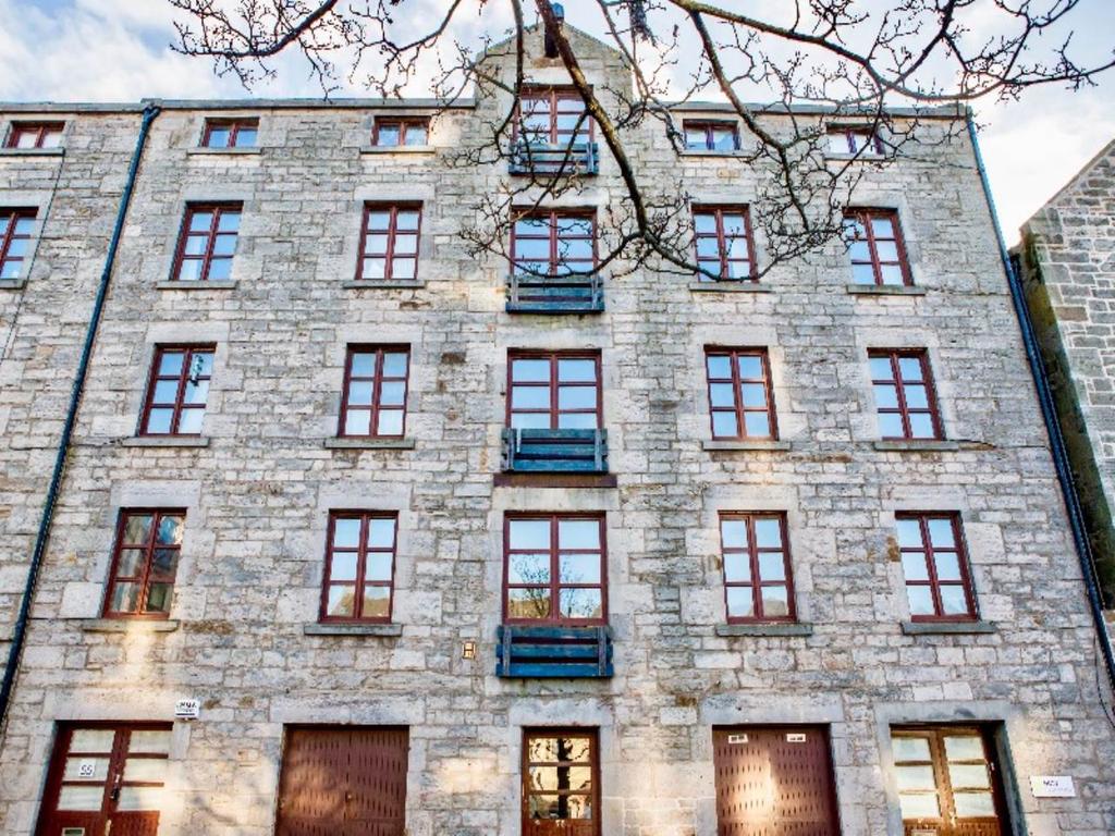 Timber Bush, The Shore, Edinburgh 3 bed flat - £1,395 pcm (£322 pw)