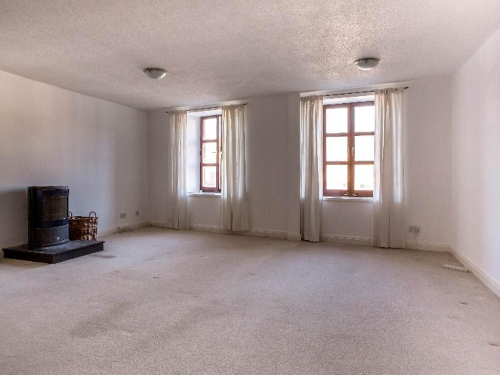 Timber Bush, The Shore, Edinburgh 3 bed flat - £1,395 pcm (£322 pw)