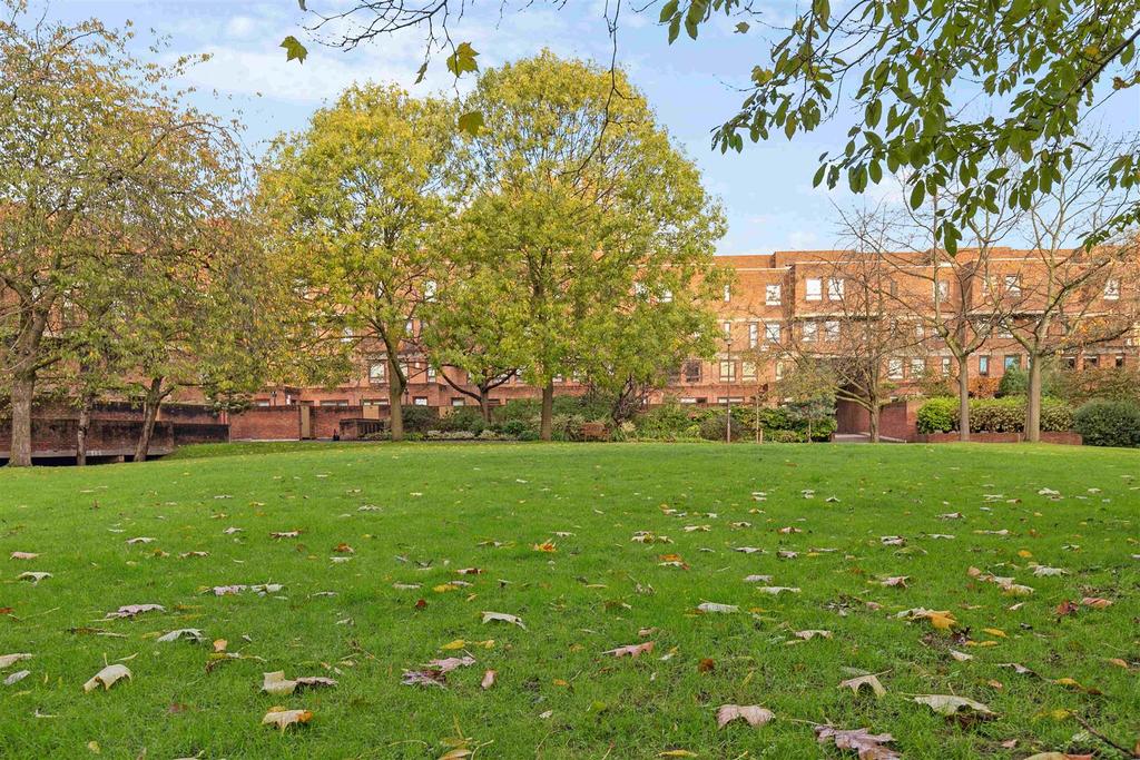 Colet Gardens, St Pauls Court... 1 bed flat - £395,000