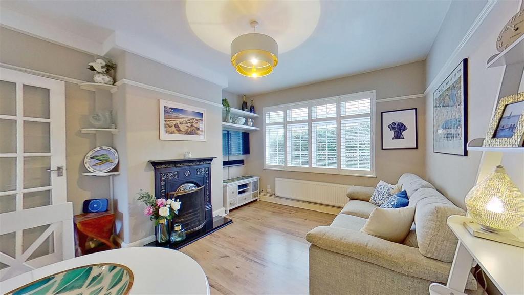 Godley Road, London 2 bed maisonette - £580,000