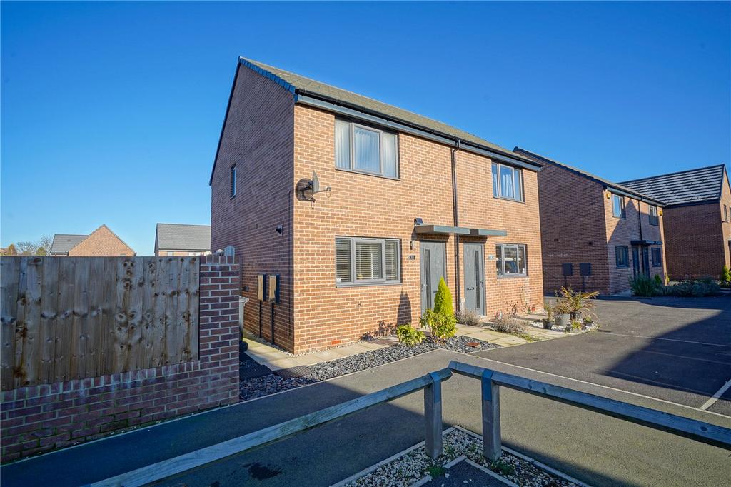 Platform Way, Thurnscoe, Rotherham... 2 bed semi-detached house - £140,000