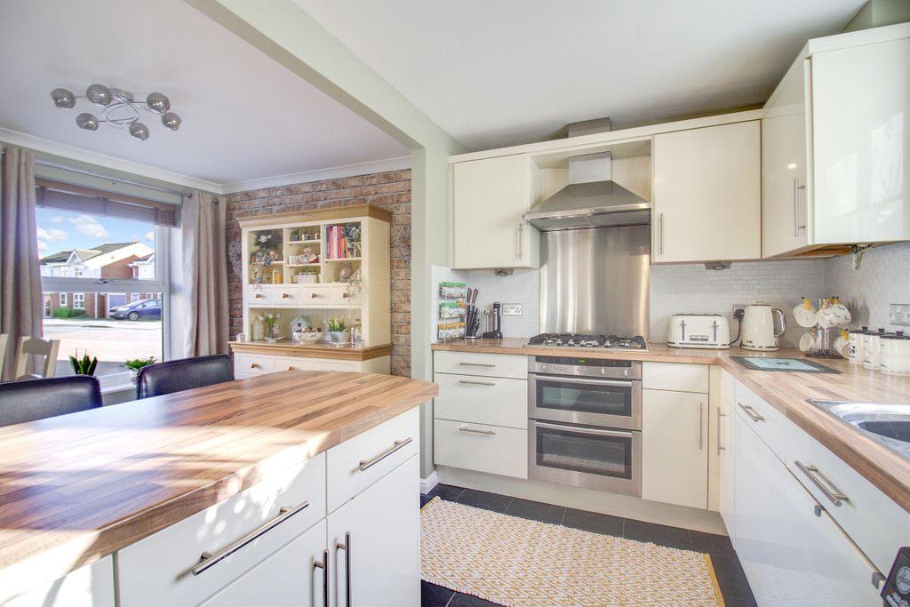 Thorntree Grove, York YO30 6RB 3 bed detached house - £350,000