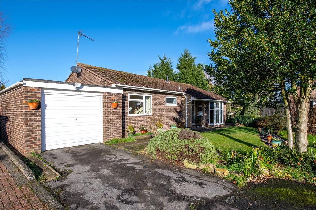 Flaxwell Way, Leasingham, Sleaford... 3 bed bungalow - £270,000