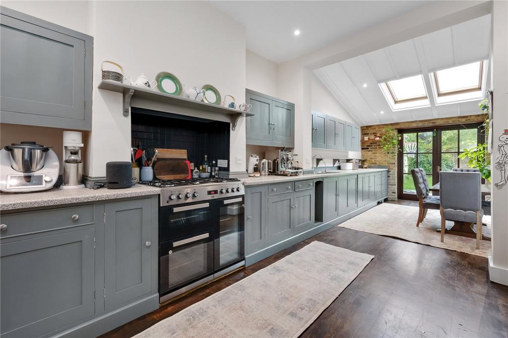 Arnison Road, East Molesey, Surrey, KT8 5 bed semi-detached house to ...