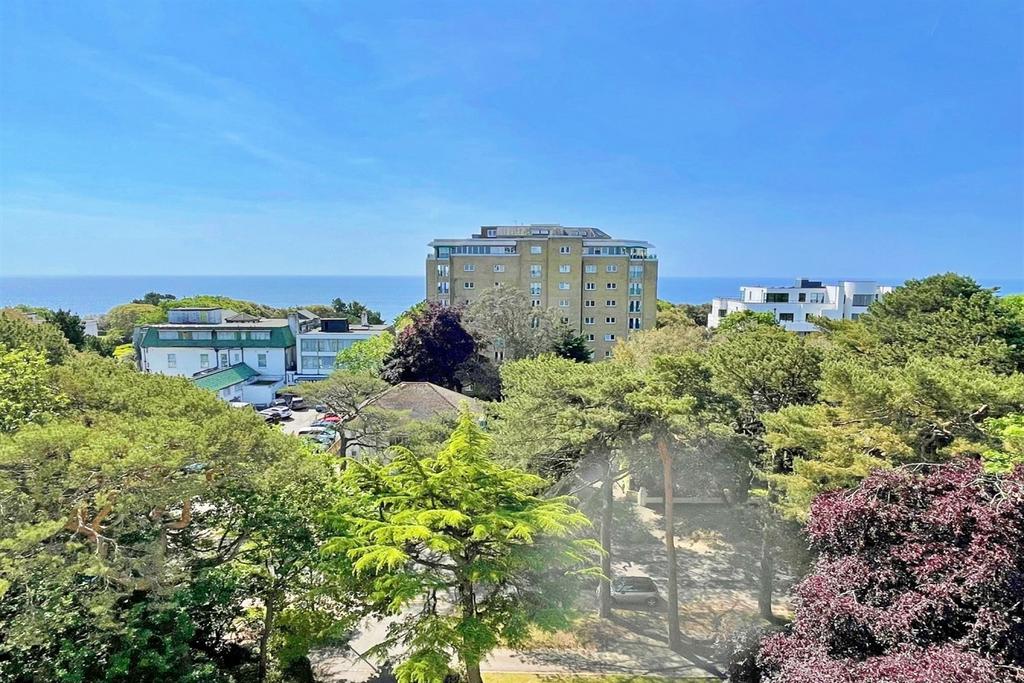 Bournemouth 2 bed flat - £230,000