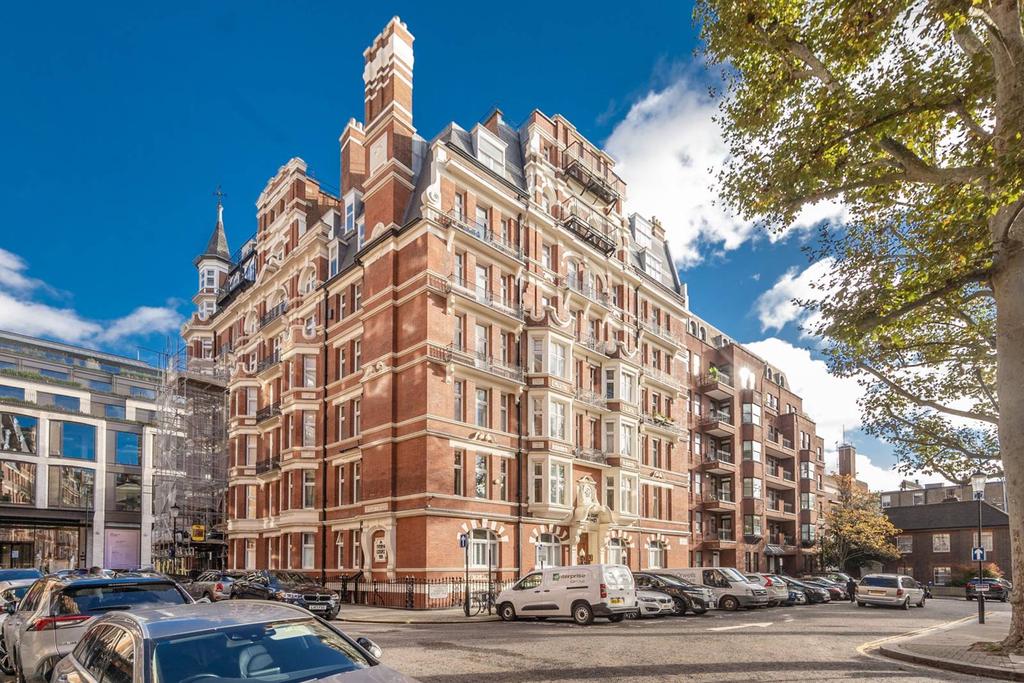 Iverna Court, Kensington, London, W8 3 bed flat - £2,800,000