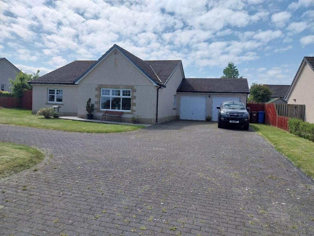 School Brae, Croy IV2 4 bed detached bungalow - £350,000