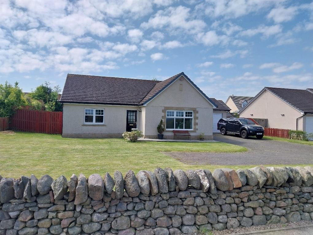 School Brae, Croy IV2 4 bed detached bungalow - £350,000