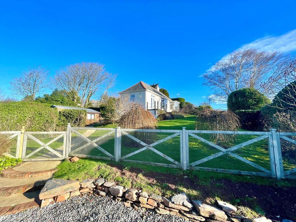 Maidencombe, Torquay 4 bed detached bungalow - £1,750 pcm (£404 pw)