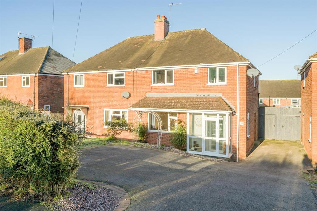 Dobbins Oak Road, Stourbridge, DY9 9HX 3 bed semi-detached house - £210,000