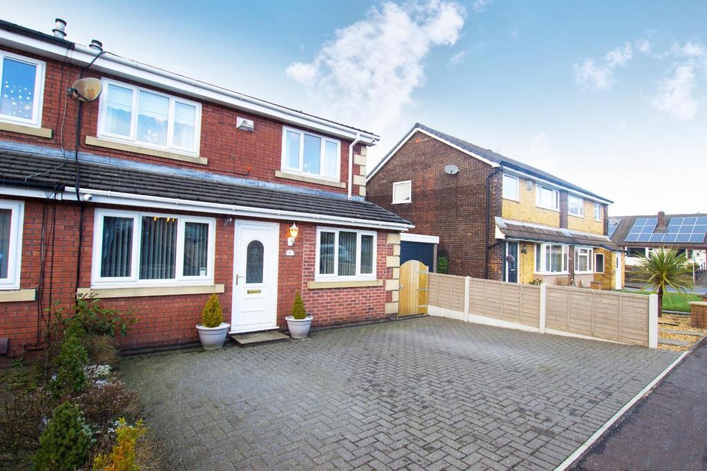 Farfield Drive, Lower Darwen, BB3 0RJ 3 bed semi-detached house - £250,000