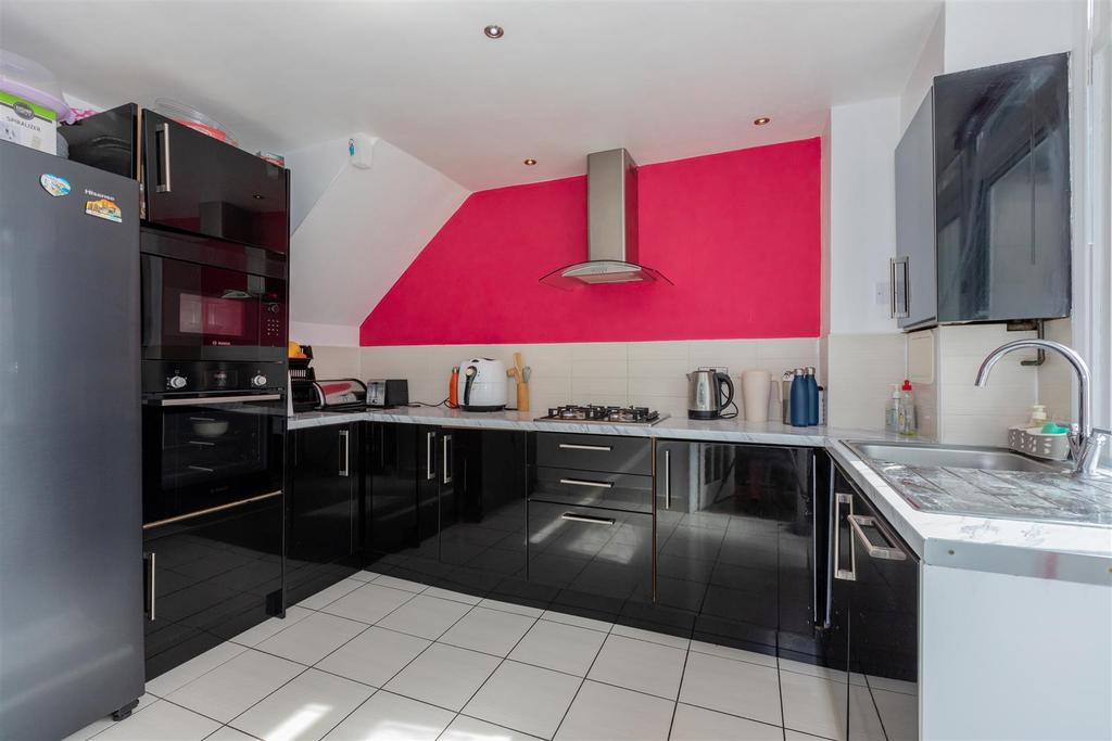 Borderside, Wexham, Slough 3 bed terraced house for sale - £349,950