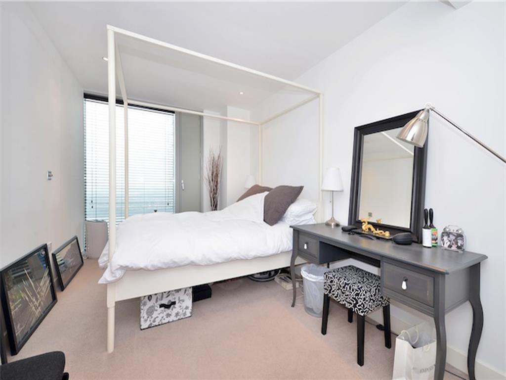 Landmark East Tower, 24 Marsh Wall, E14 1 bed apartment - £2,250 pcm (£ ...