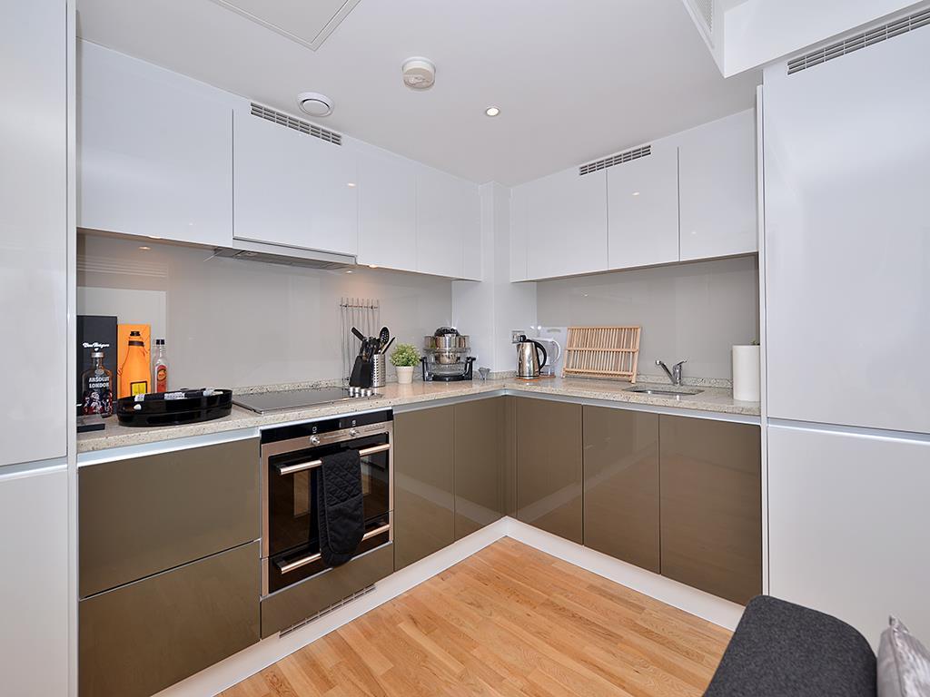Landmark East Tower, 24 Marsh Wall, E14 1 bed apartment - £2,250 pcm (£ ...