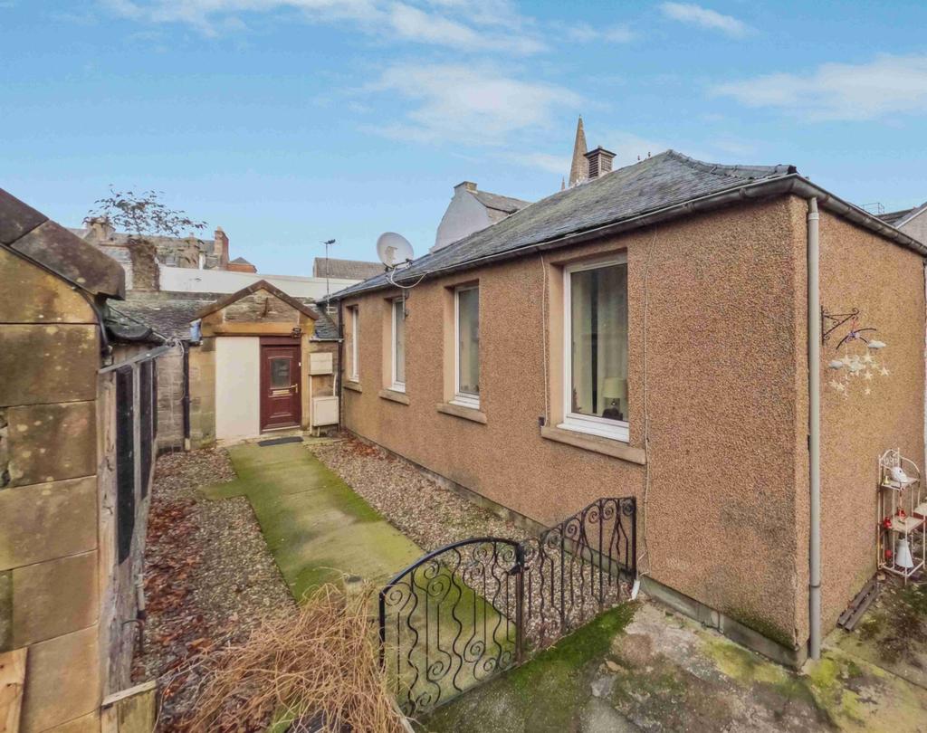 16 New Row, Perth, Perthshire, PH1 5QA 2 bed bungalow - £115,000