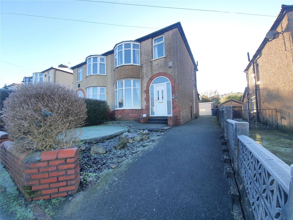 Richmond Crescent, Blackburn... 3 bed semi-detached house - £165,000