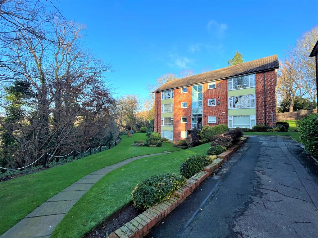 Lubbock Road, Chislehurst, Kent, BR7 2 bed apartment - £1,450 pcm (£335 pw)