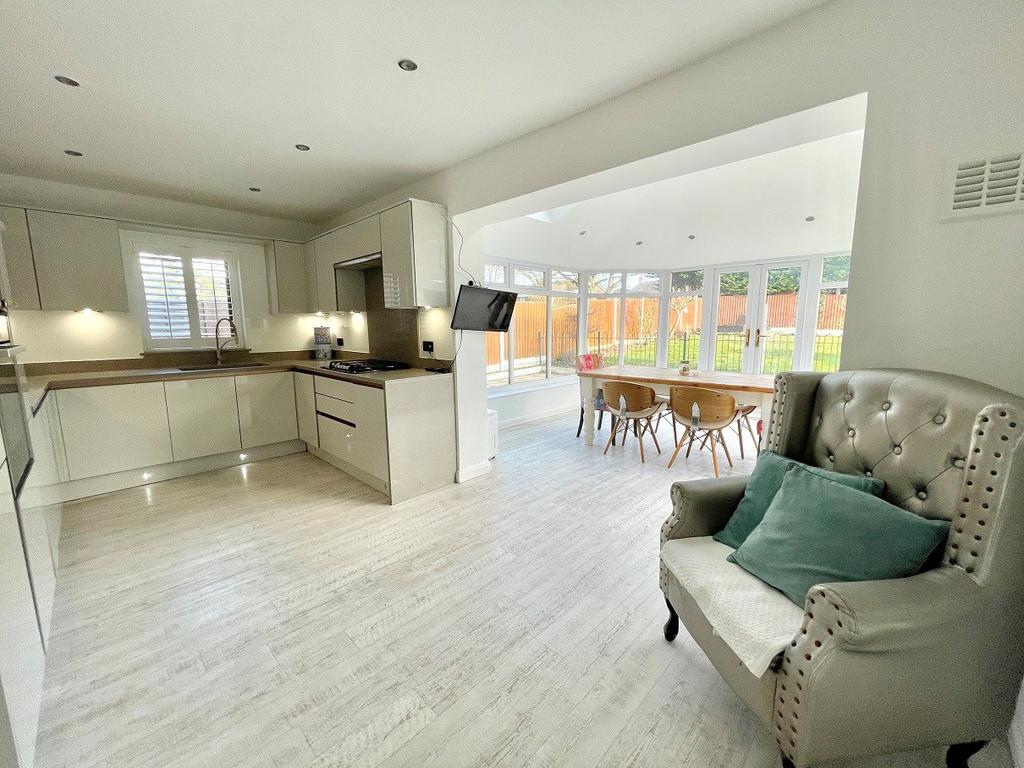 Edenhurst Drive, Formby, Liverpool, L37 4 bed detached house - £549,950