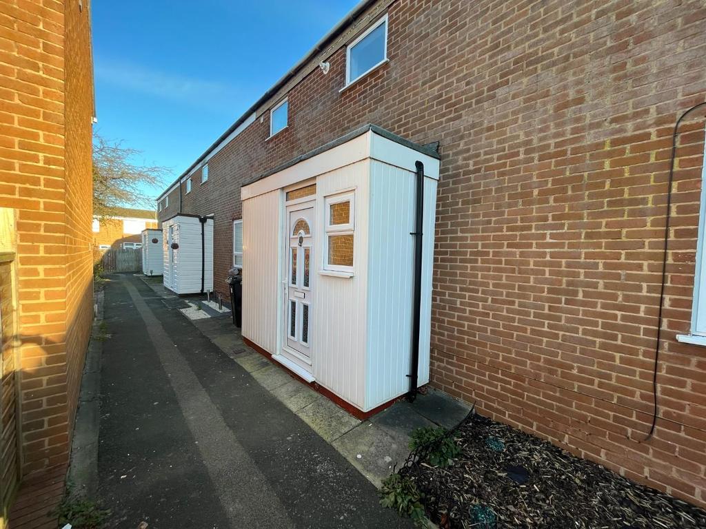 Ashorne Close, Redditch 3 bed terraced house - £875 pcm (£202 pw)