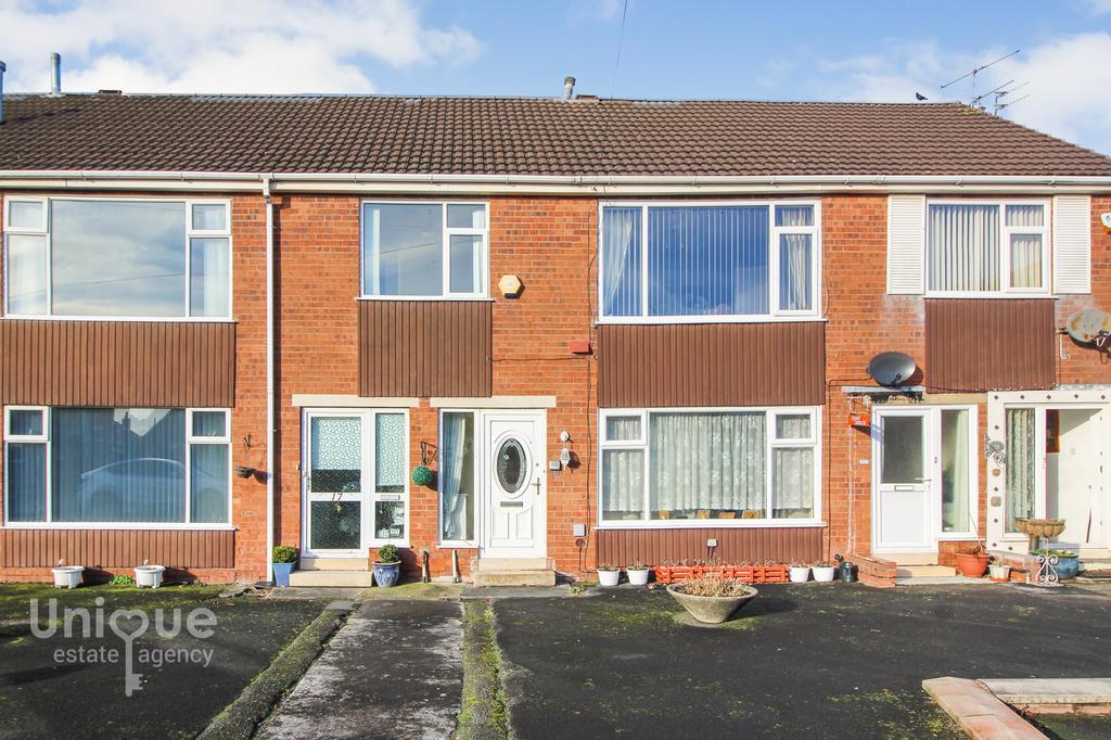 Settle Court, Lytham St. Annes, FY8 2 bed flat - £70,000
