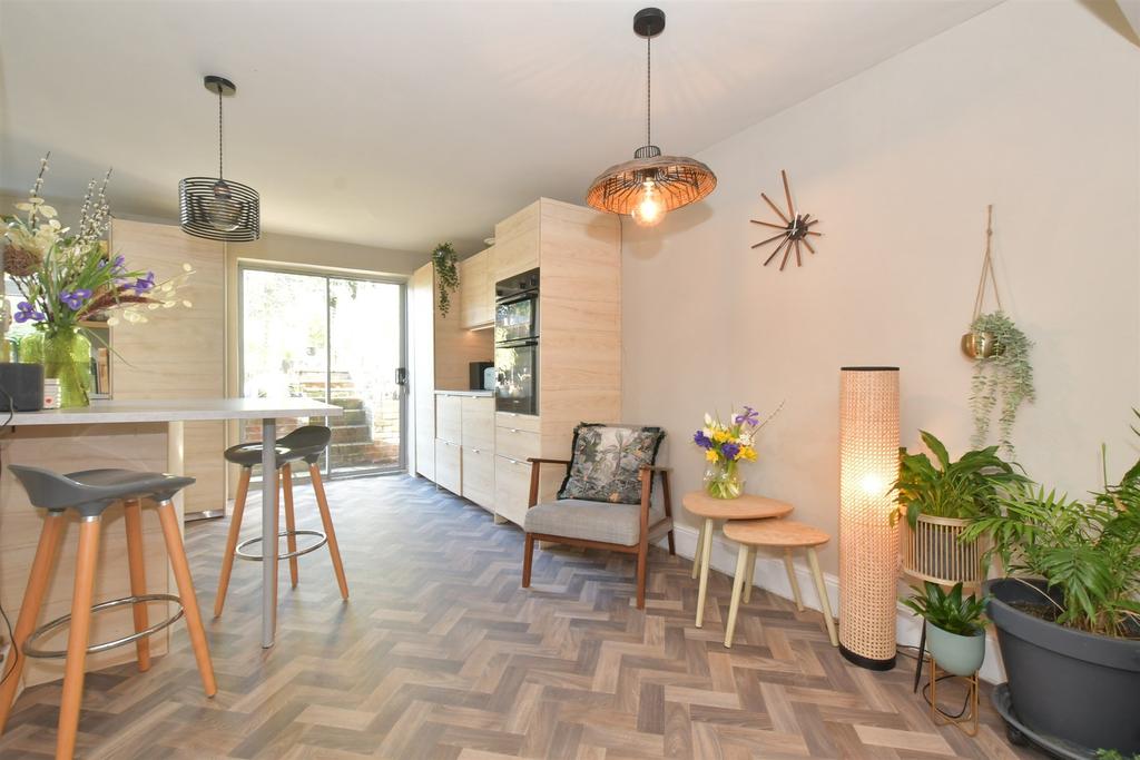 Surrey Street, Ryde, Isle of Wight 2 bed semi-detached house - £260,000