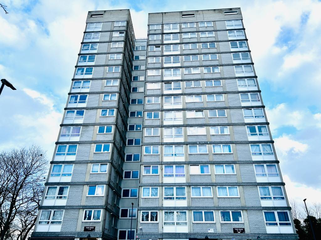 The Oaks, Woolwich, London, SE18 7JS 1 bed apartment - £180,000