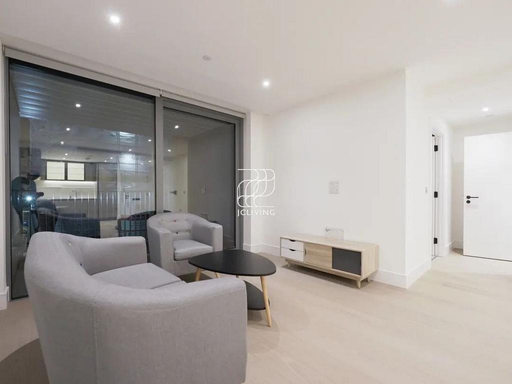 Bowden house, Prince of Wales Drive SW11 1 bed flat - £2,968 pcm (£685 pw)