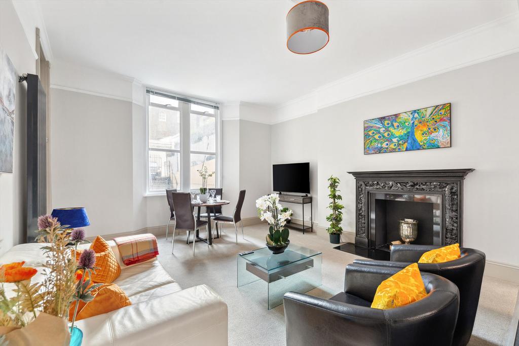 Bickenhall Street, London, W1U 2 bed flat - £4,745 pcm (£1,095 pw)