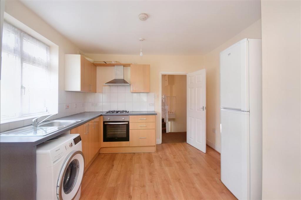 Grenfell Road, Mitcham 2 bed maisonette - £1,650 pcm (£381 pw)