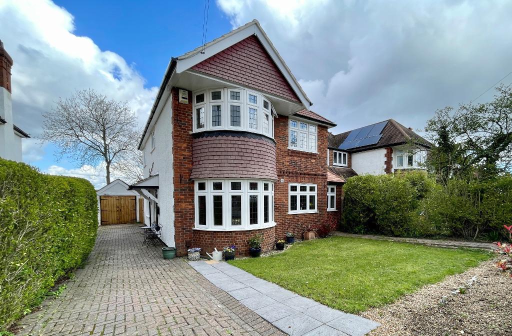 Langley Oaks Avenue, South Croydon... 4 bed detached house - £725,000