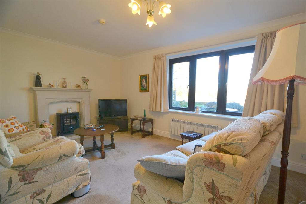 Berrow Court, Gardens Walk, Upton 2 bed retirement property - £235,000