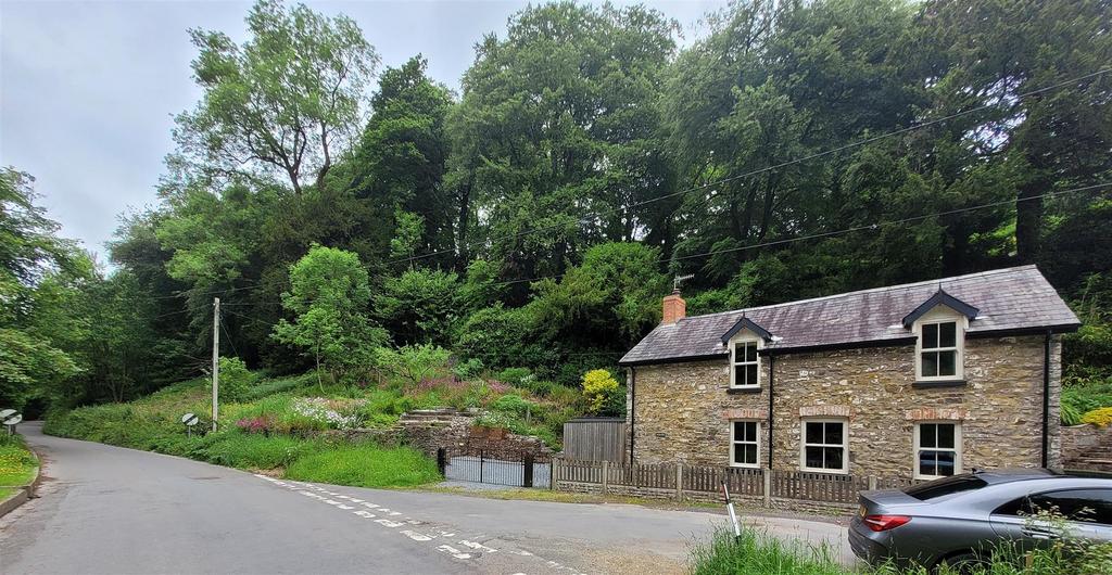 Newbridge Road, Laugharne, Carmarthen 3 bed cottage - £370,000