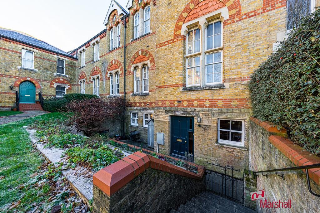 Alexandra Court, Keele Close... 1 bed apartment - £270,000