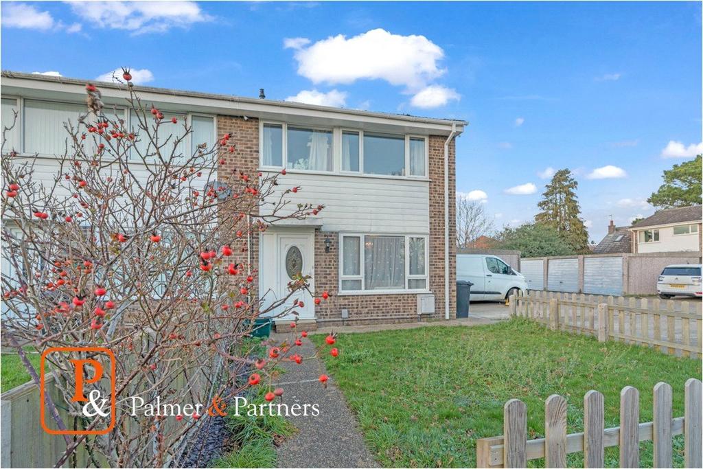 Wyndham Close, Colchester, Essex, CO2 3 bed end of terrace house - £280,000