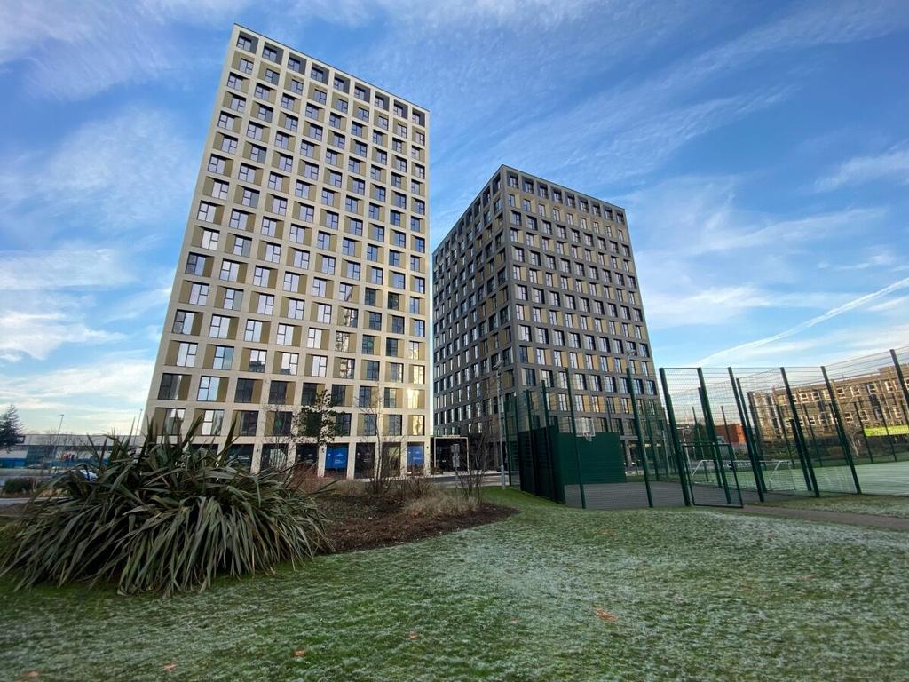 Red Media City Uk M50 2 bed apartment - £1,300 pcm (£300 pw)